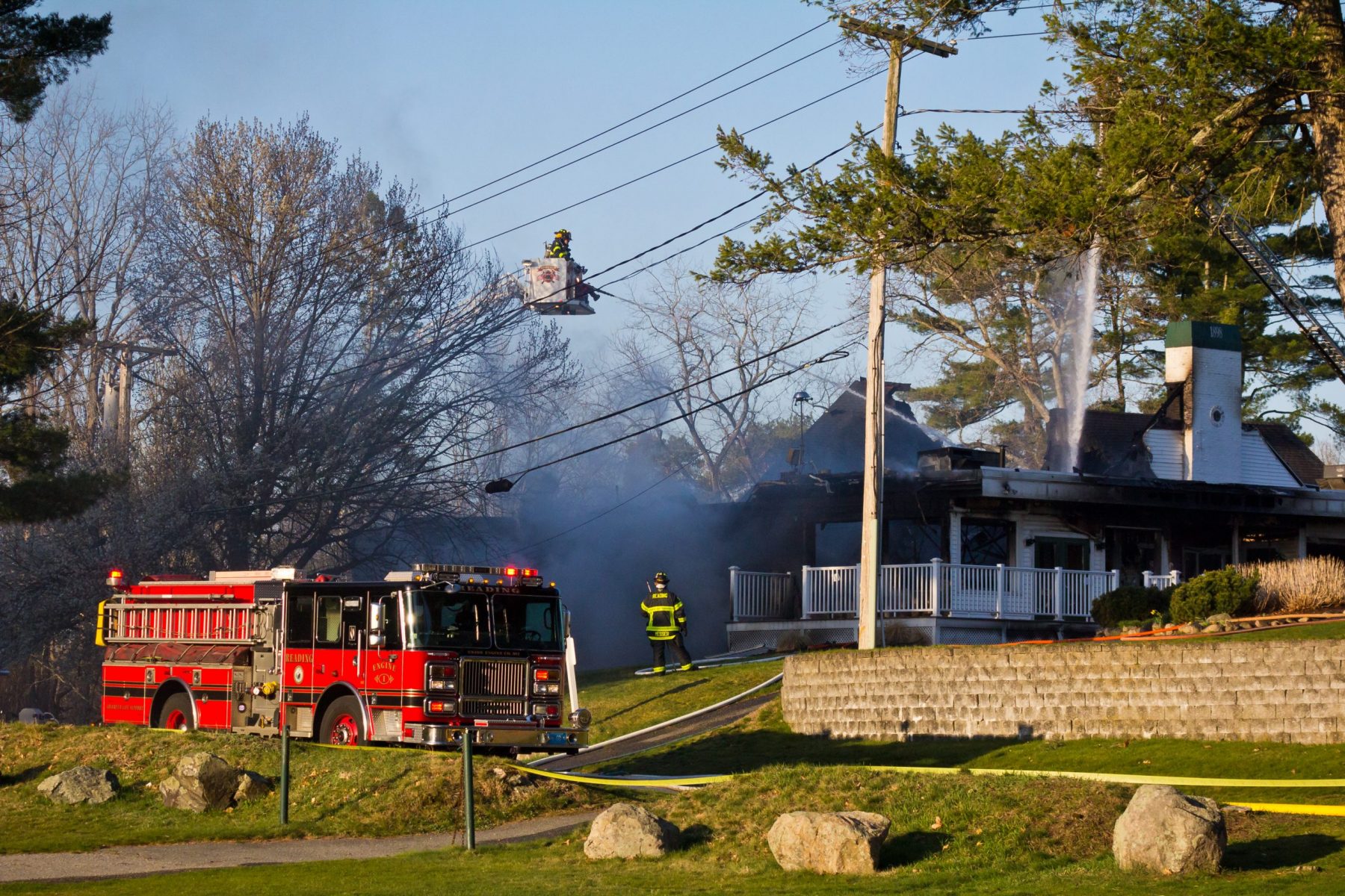 Meadow Brook Clubhouse Destroyed by 3-Alarm Fire – The Reading Post